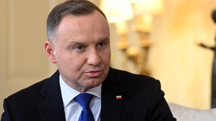 Andrzej Duda w Pałacu Buckingham. Rozpoczęło się spotkanie „w cztery ...