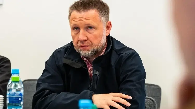 Służby siłowo weszły do domu rodziny Karola Nawrockiego. Pilna narada w ...
